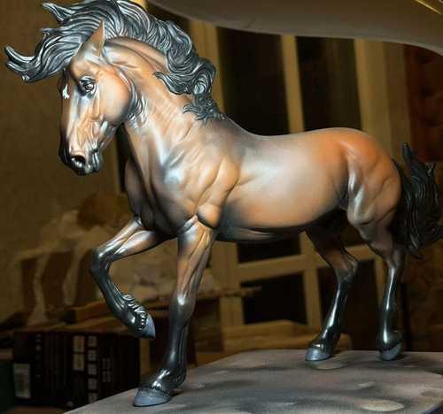 Фигурка лошади breyer