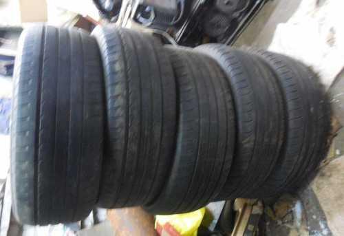 Goodyear EfficientGrip 235/60 R17