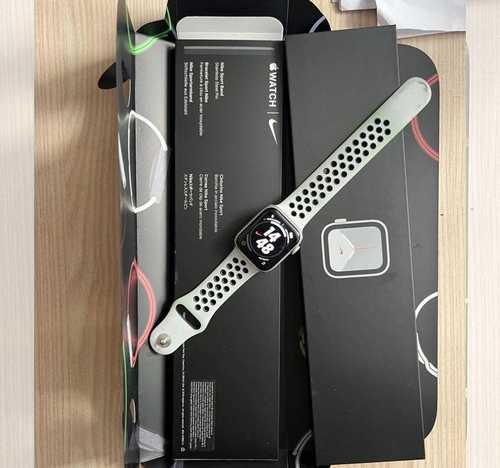 Часы apple watch se 40 mm(nike)