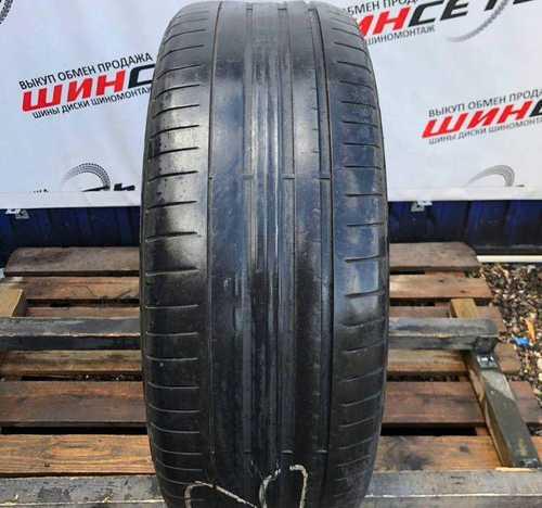 Pirelli P Zero PZ4 245/50 R19