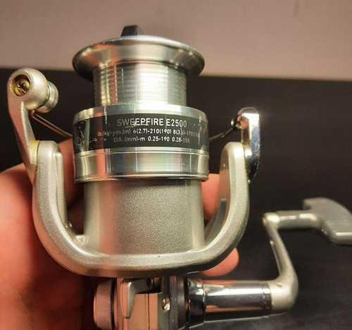 Катушка daiwa sweepfire E2500