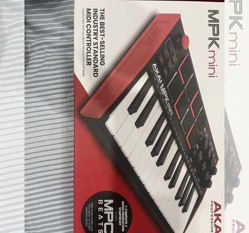 Akai MPKmini3 midi-клавиатура