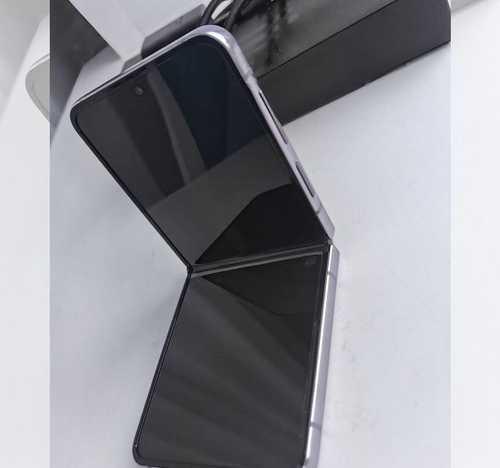 Samsung Galaxy Z Flip4, 8/128 ГБ