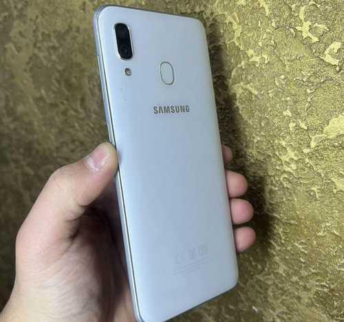 Samsung Galaxy A30, 3/32 ГБ