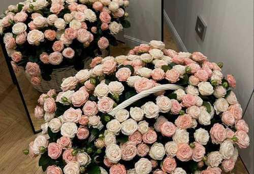 Цветы в корзине Пионовидные розы в корзине