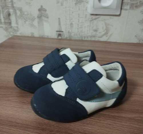 Кроссовки детские