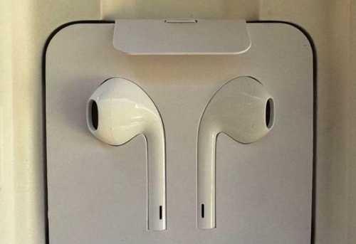 Apple earpods lightning