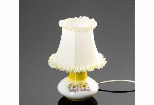 Лампа настольная (ночник) желтого оттенка