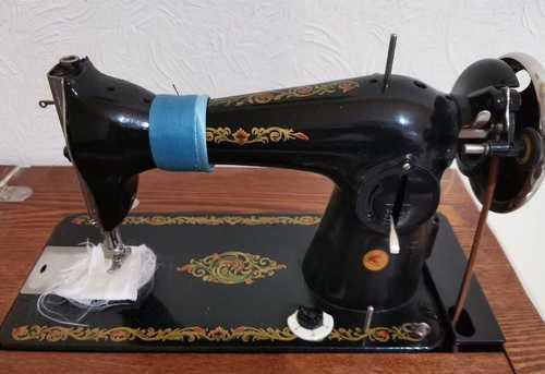 Швейная машинка "Подольск" с тумбой
