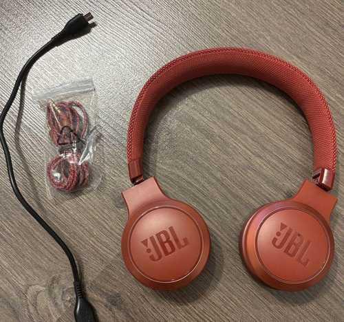 Беспроводные наушники JBL