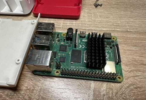 Raspberry pi 4 1gb с радиатором и 2 корпуса