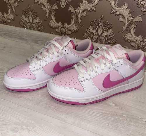 Nike dunk low pink