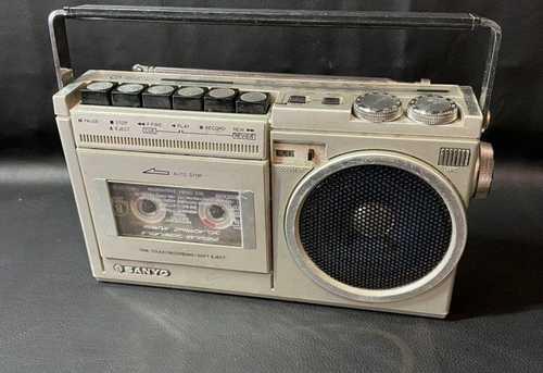 Касетный магнитофон sanyo