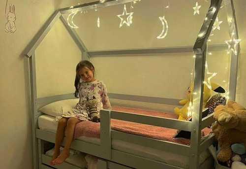 Детская выдвижная кровать из березы в форме домика