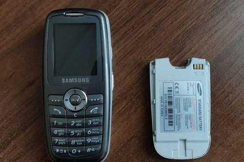 Телефон кнопочный Samsung