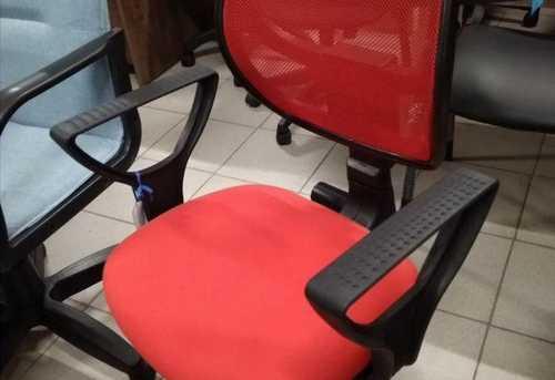 Кресло офисное для дома и офиса детское красное