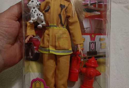 Barbie в пожарной форме с тематическими аксессуар