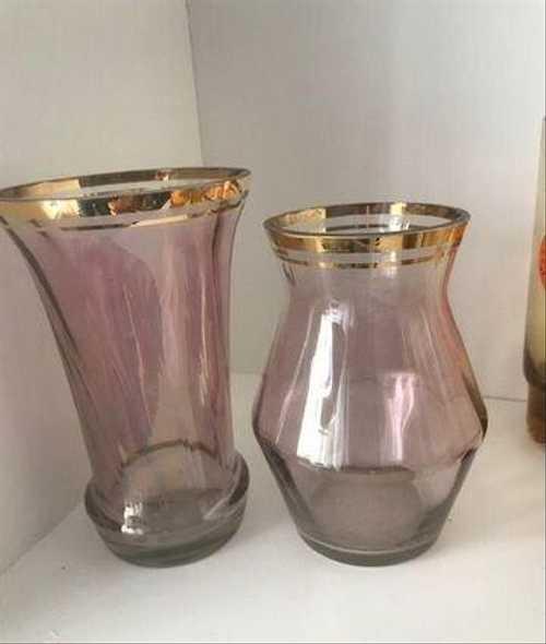 Две вазы из цветного стекла, цена за штуку