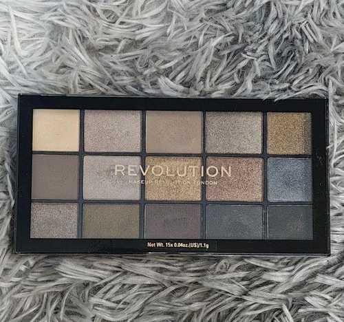 Палетка Makeup Revolution Reloaded smoky neutrals