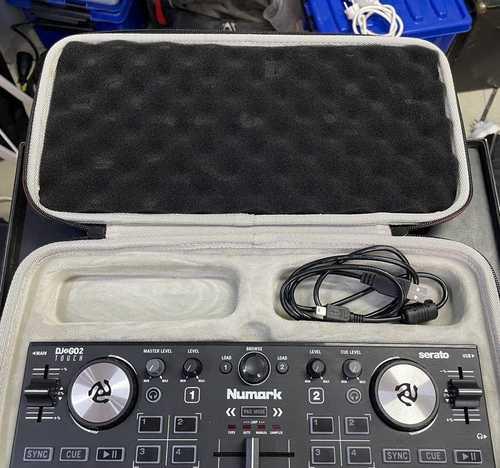 DJ контроллер numark DJ2GO2 touch
