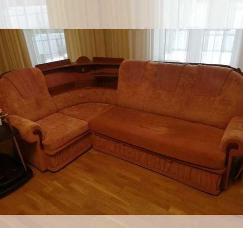 Продам угловой диван, два кресла б/у