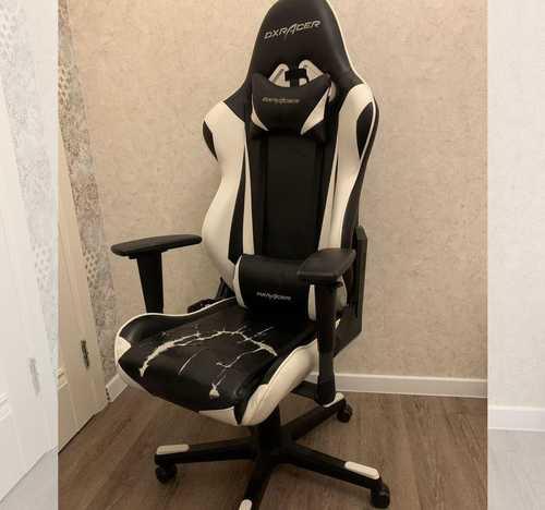 Компьютерное кресло DXRacer