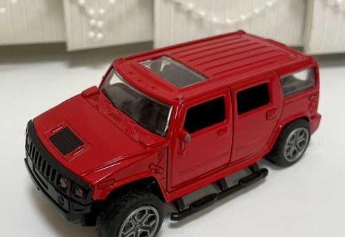 Модель автомобиля Hummer H2 красная