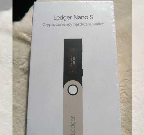 Аппаратный кошелёк для криптовалюты Ledger Nano S