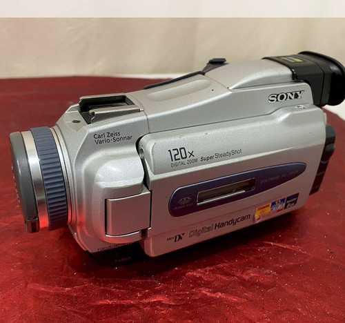 Видеокамера Sony Digital Handycam DCR-TRV18E