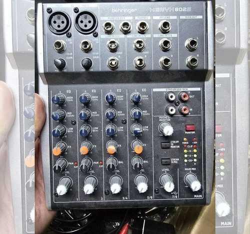 Микшерный пульт behringer Xenyx 802