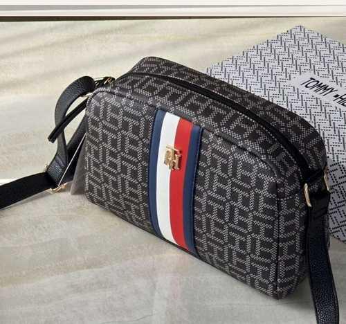 Сумка Tommy Hilfiger через плечо