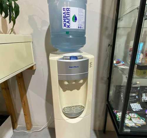 Кулер для воды напольный