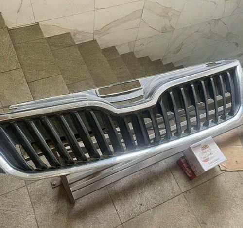 Решетка радиатора Skoda Rapid