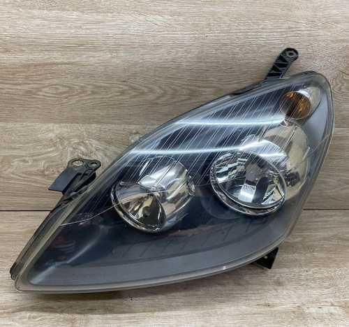 Фара передняя левая Opel Zafira B 142949