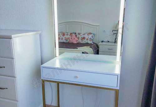 Туалетный макияжный столик с зеркалом и без лэд