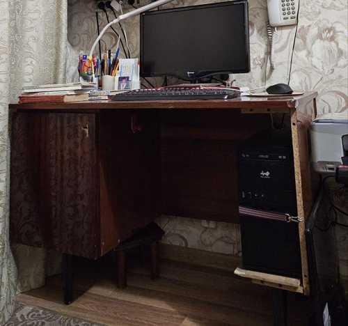Письменный стол