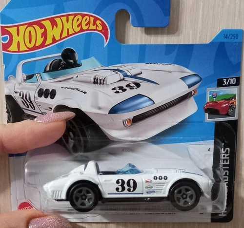 Модель автомобиля hot wheels Corvette grand sport