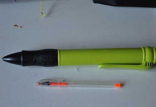 Огромная шариковая ручка