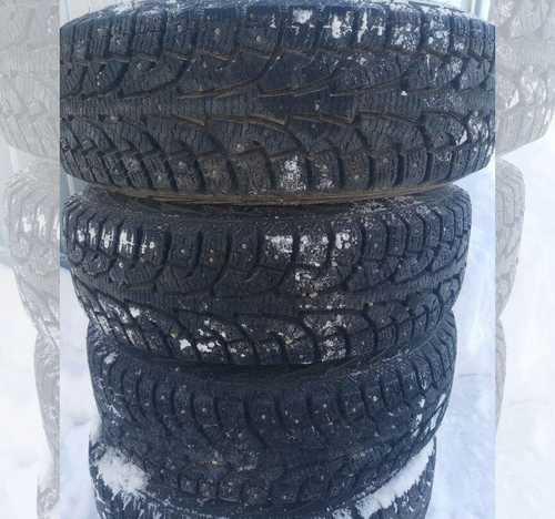 Продам бу колеса зимние шипованые 215/70R16