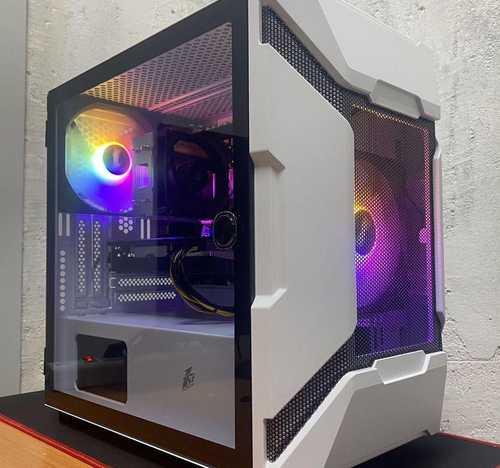Игровой Компьютер: RX580, Intel Xeon, ssd white