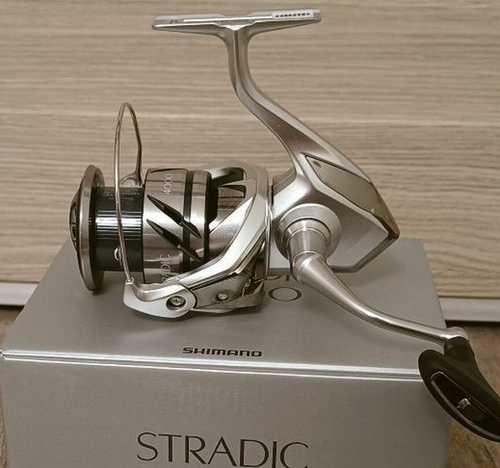 Катушка shimano Stradic 23 4000, новая