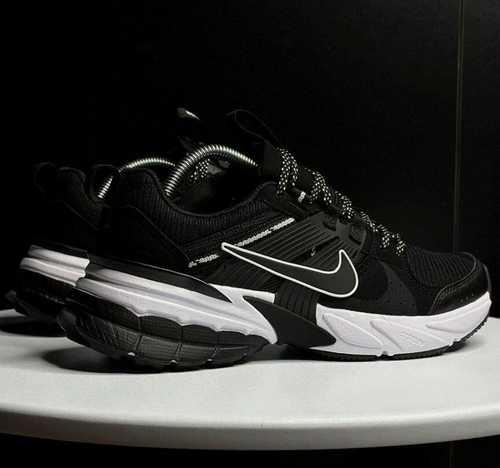 Кроссовки Nike V2K Run Runtekk black and white