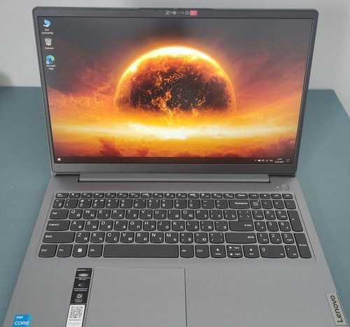 Новый ноутбук Lenovo 15.6" Core i3 1215u /16-512Gb