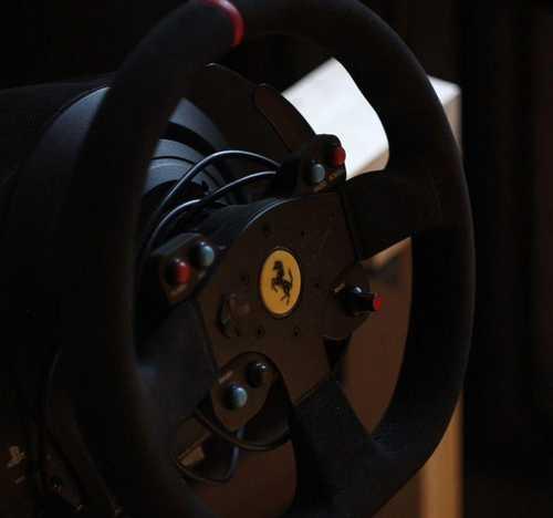 Руль thrustmaster t300 alcantara edition   педали