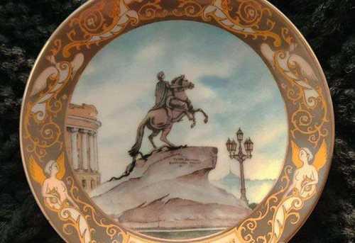 Тарелка сувенирная на подставке Санкт-Петербург