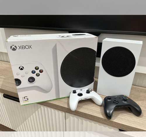 Xbox series S   2 геймпада