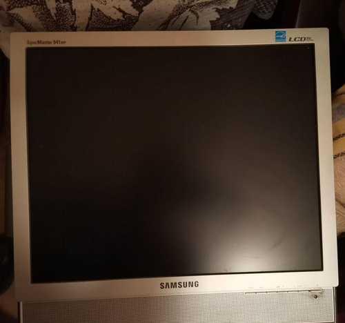 19" Samsung 941MP