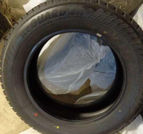 Yokohama Ice Guard IG65 215/65 R17
