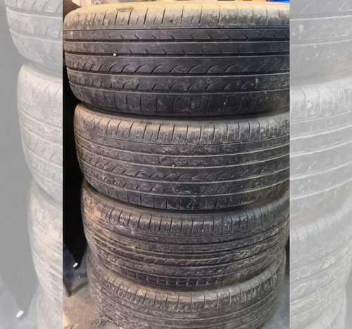 Yokohama BluEarth RV-02 215/60 R16 95H