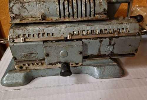Старинная печатная машинка СССР